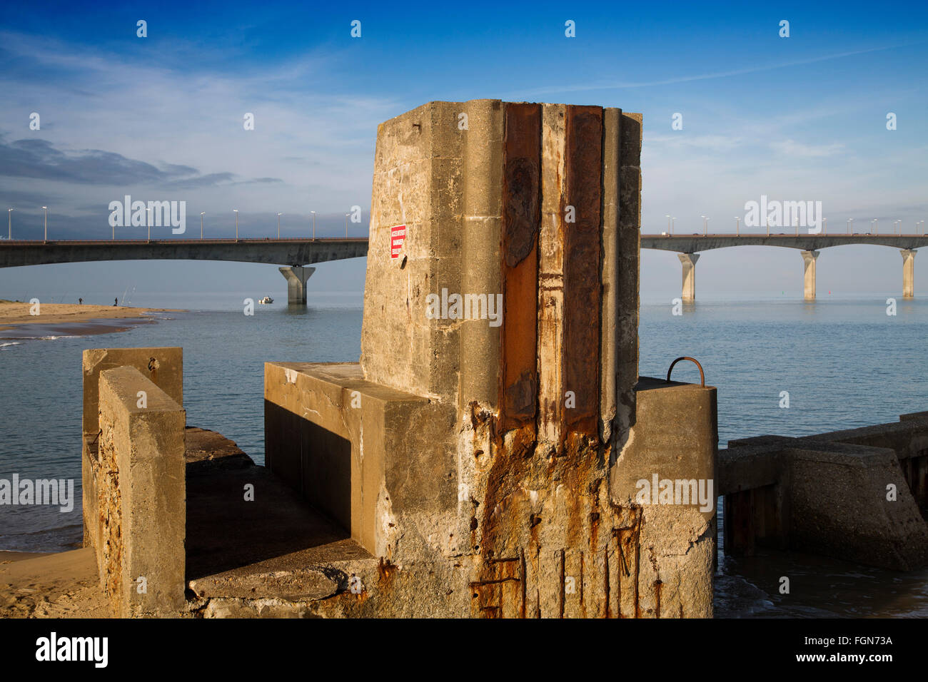 Bridge from la rochelle ile hi-res stock photography and images - Alamy