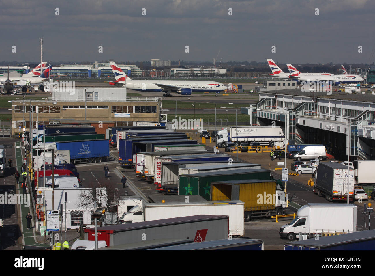 Airport cargo hi-res stock photography and images - Alamy