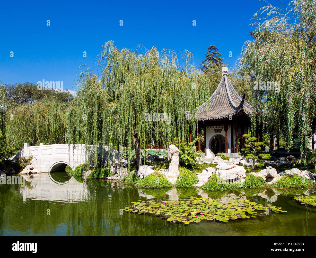 Chinese pavilion and bridge Stock Photo - Alamy