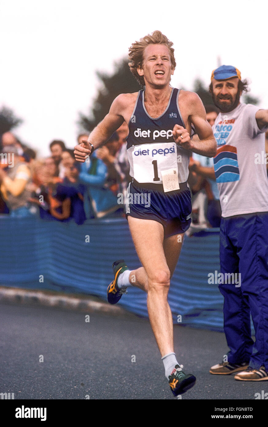 Bill Rodgers competing in the 1980 Diet Pepsi Run Stock Photo - Alamy