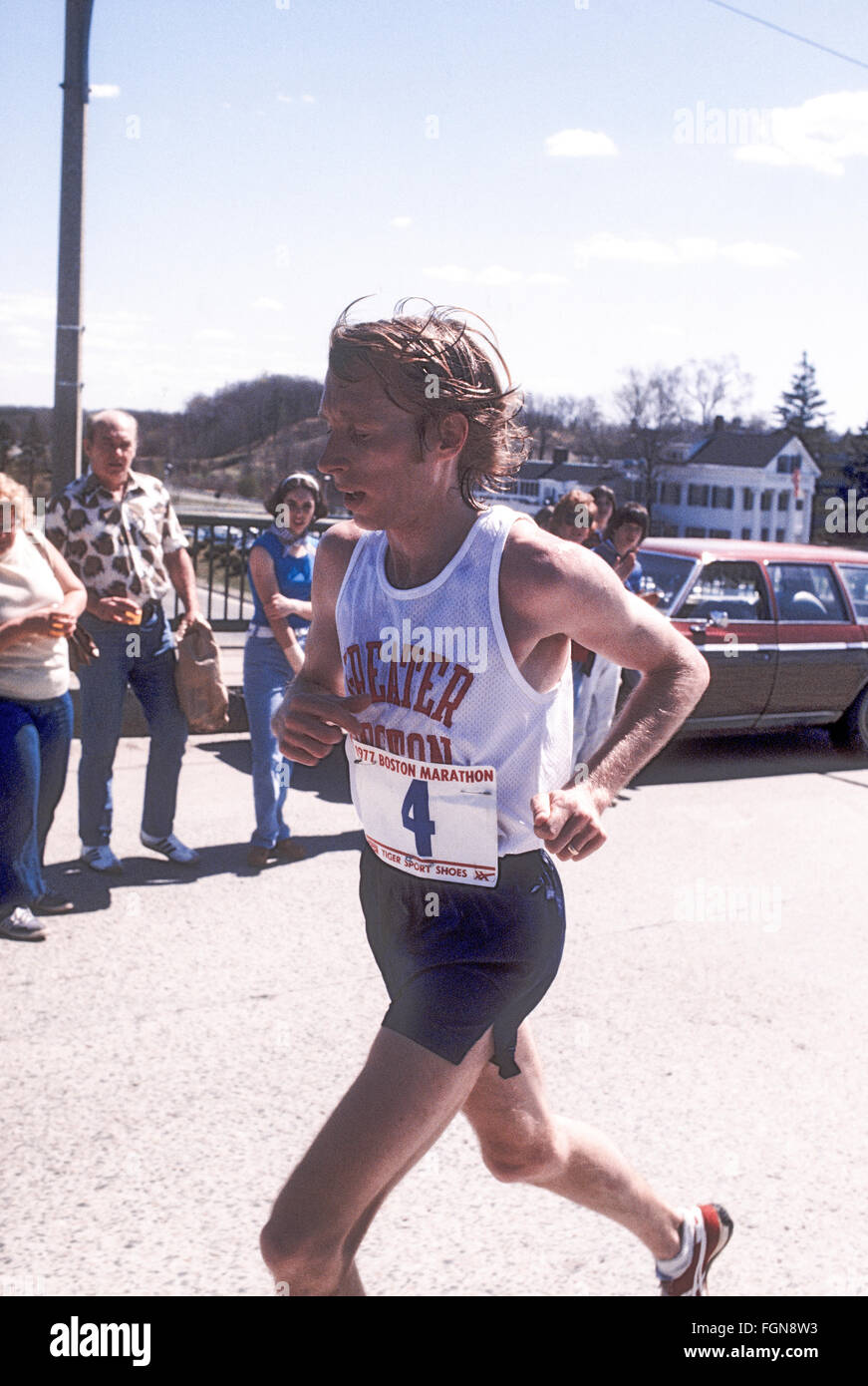 Bill Rodgers competing in the 1977 Boston Marathon Stock Photo - Alamy