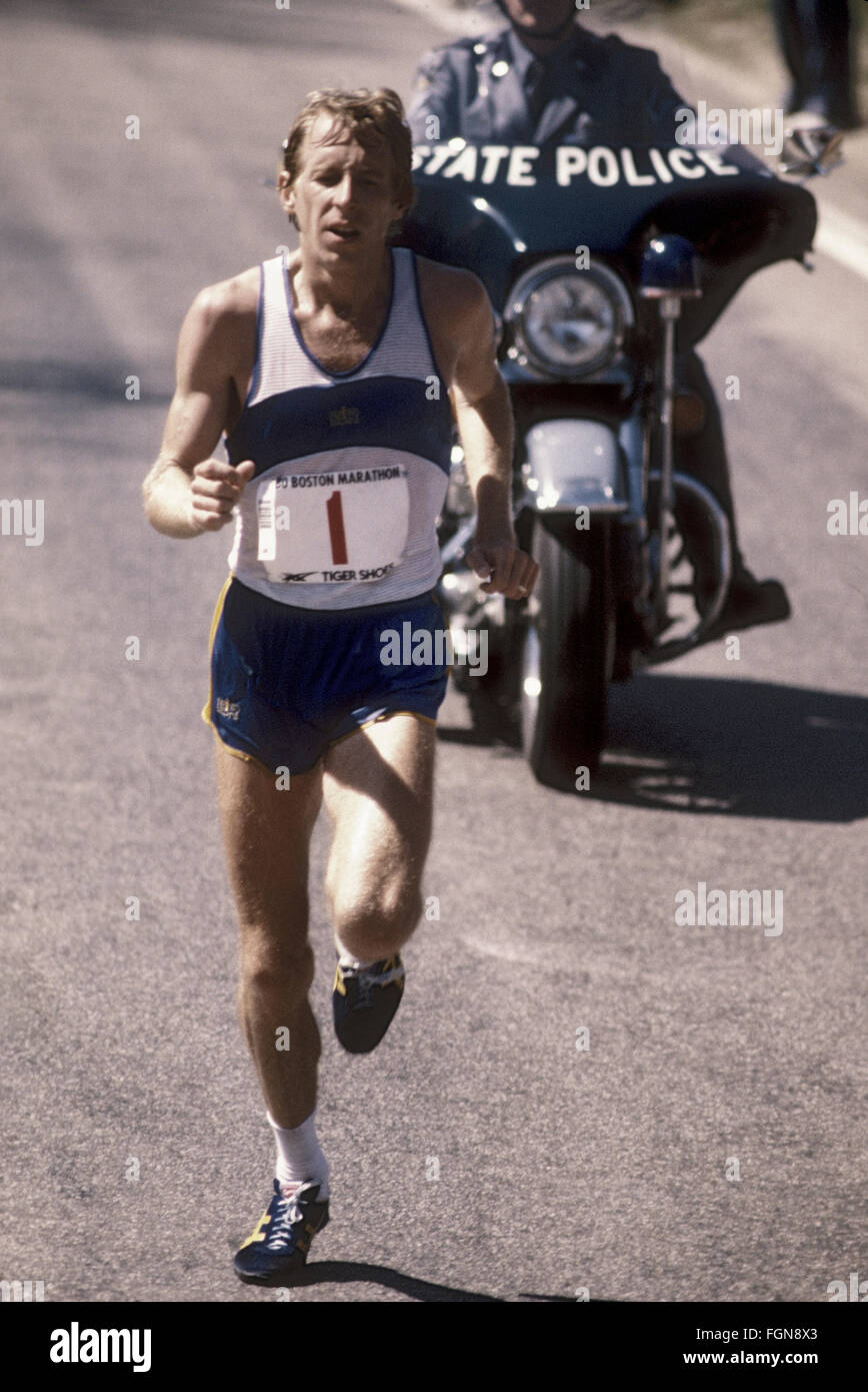 Bill rodgers competing in 1980 hi-res stock photography and images - Alamy