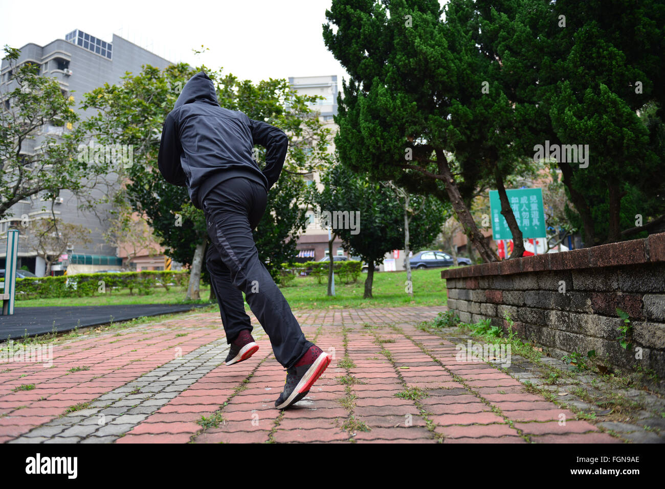Action run running runner hi-res stock photography and images - Alamy