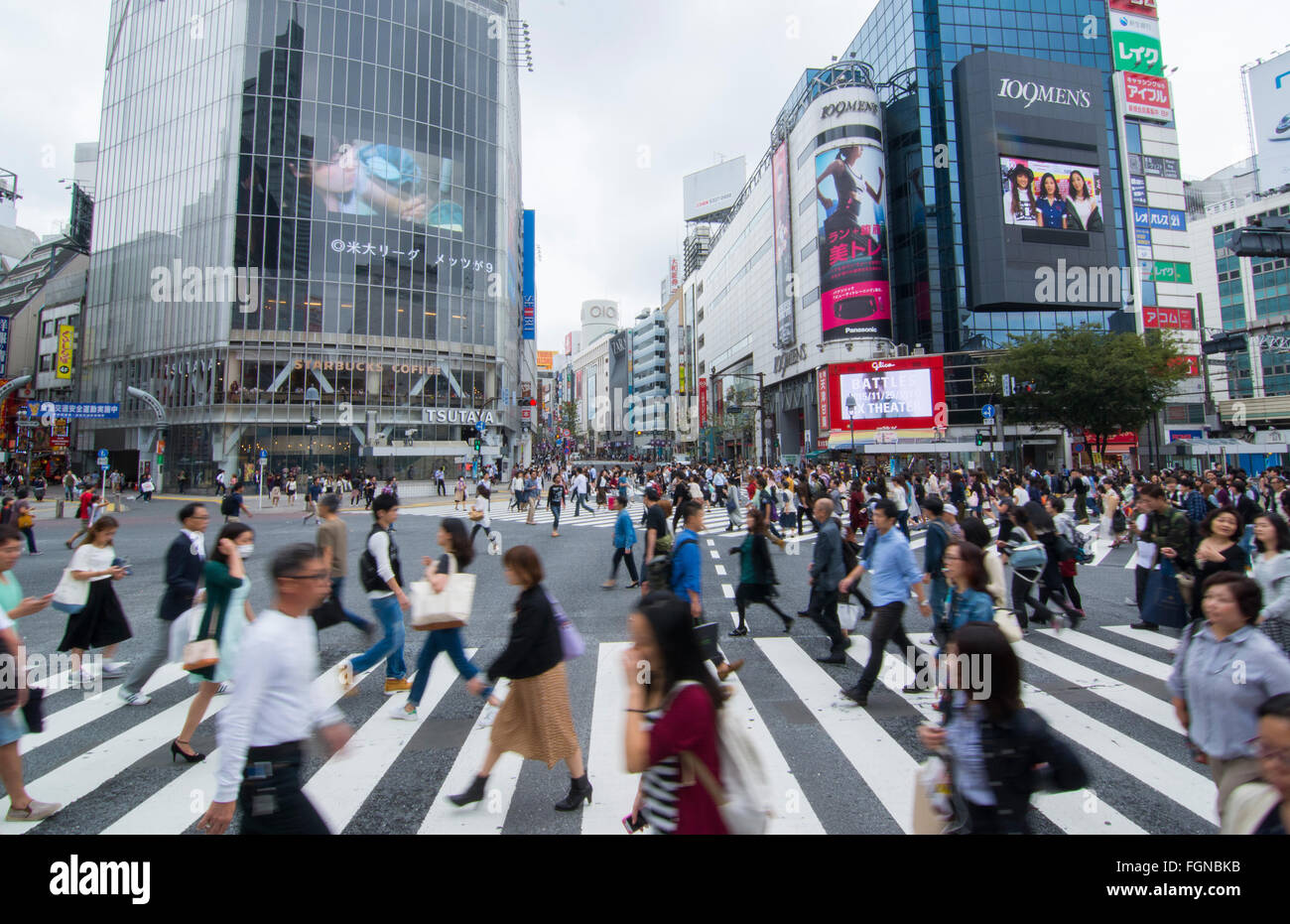 Busy downtown tokyo hi-res stock photography and images - Alamy