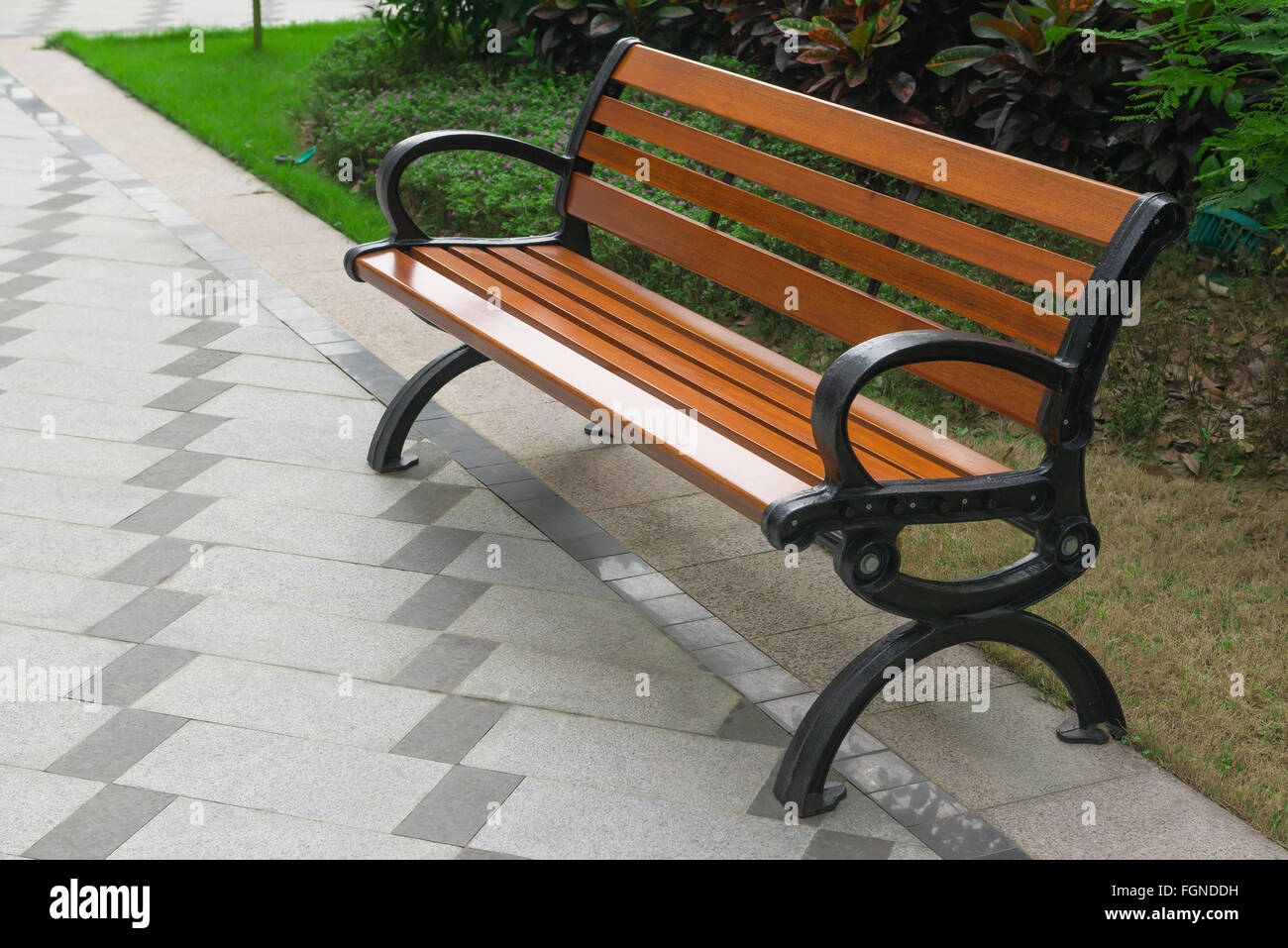 Outdoor park chair hi-res stock photography and images - Alamy
