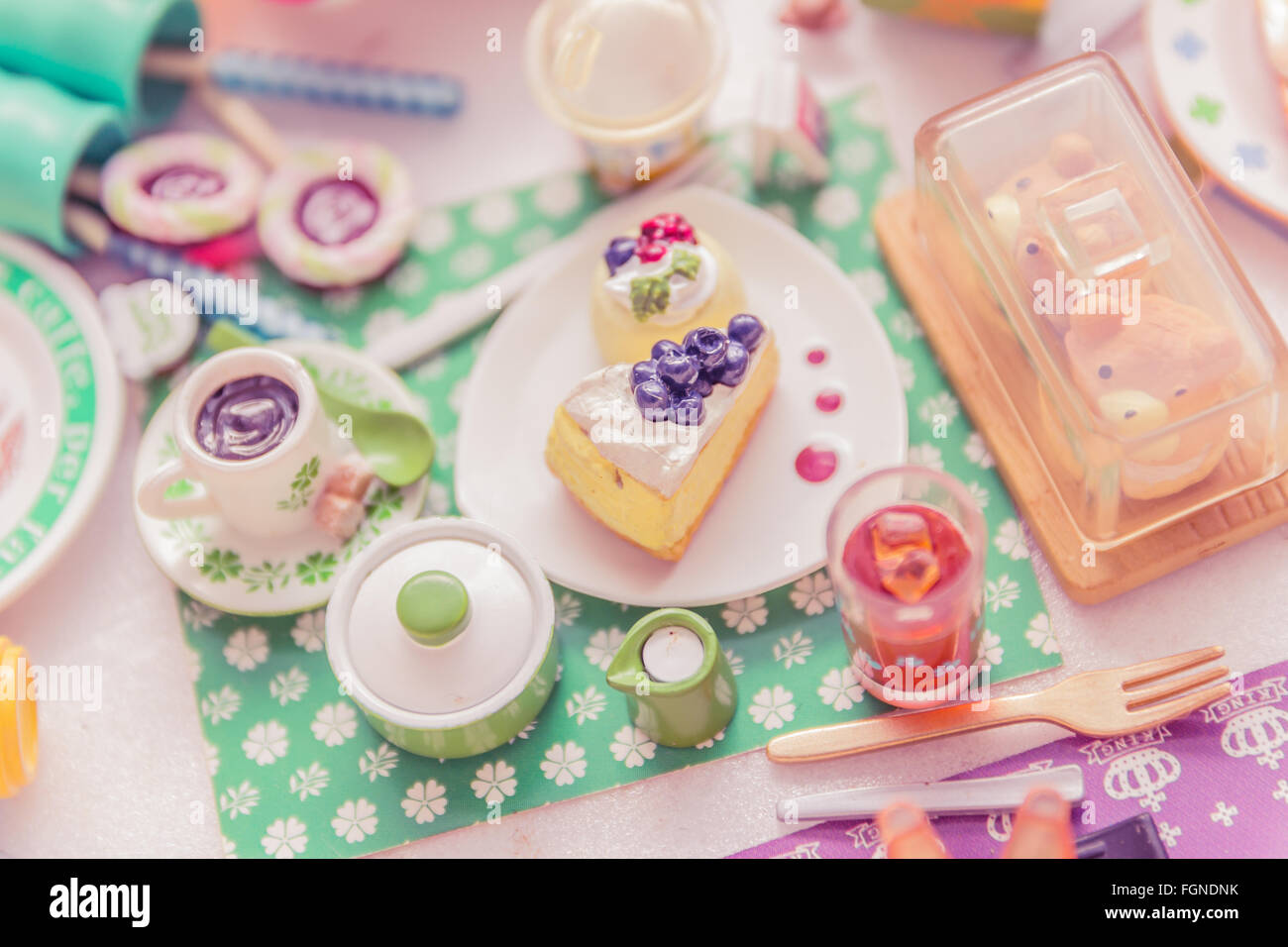 Miniatures cooking pot hi-res stock photography and images - Alamy