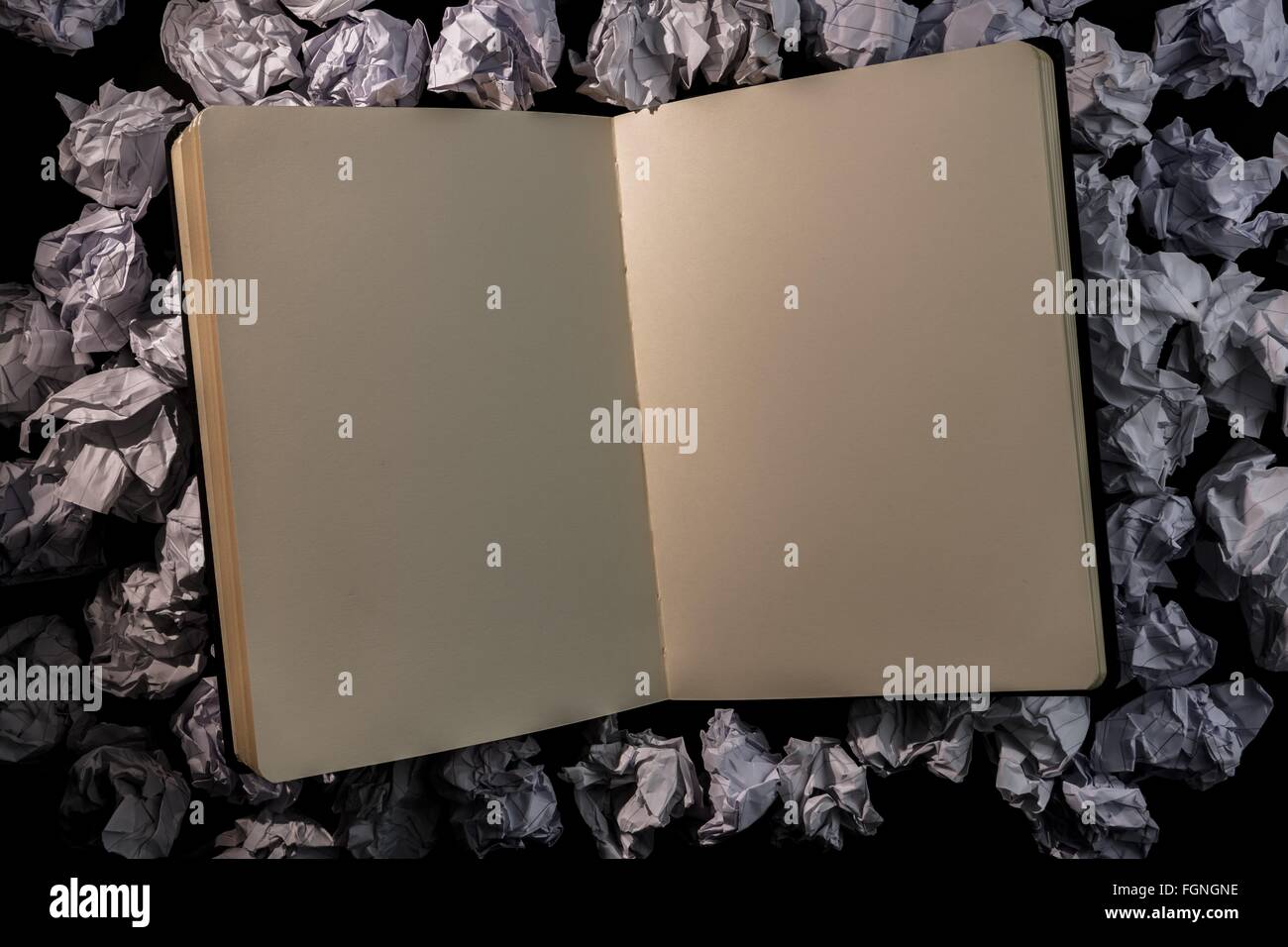 Open blank notepad on paper Stock Photo - Alamy