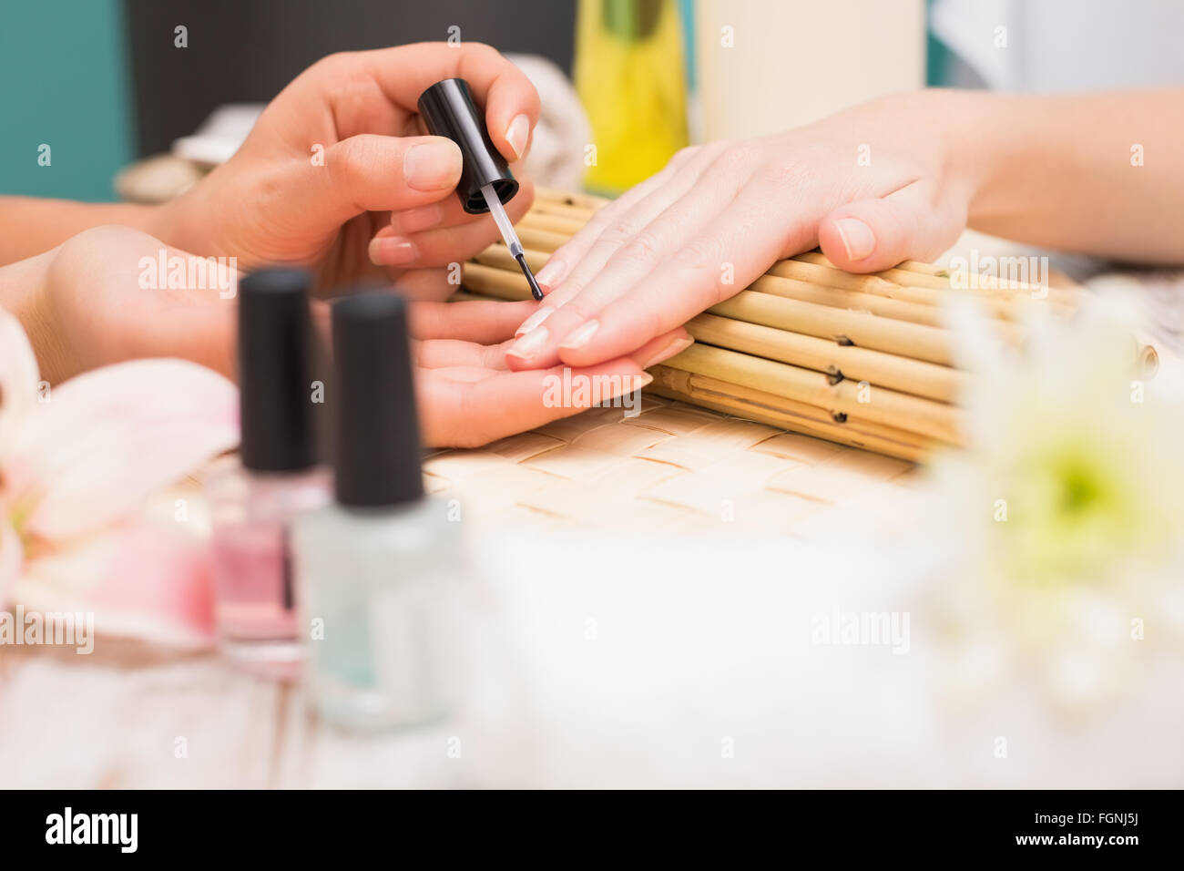 Nail technician giving customer a manicure Stock Photo - Alamy