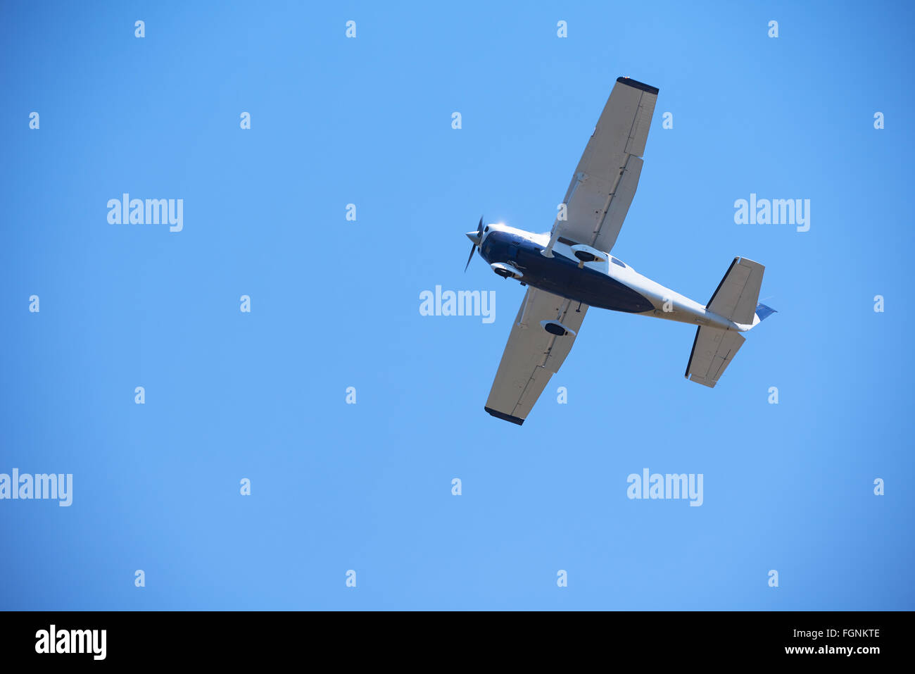 Single engine airplane aerial view hi-res stock photography and images ...