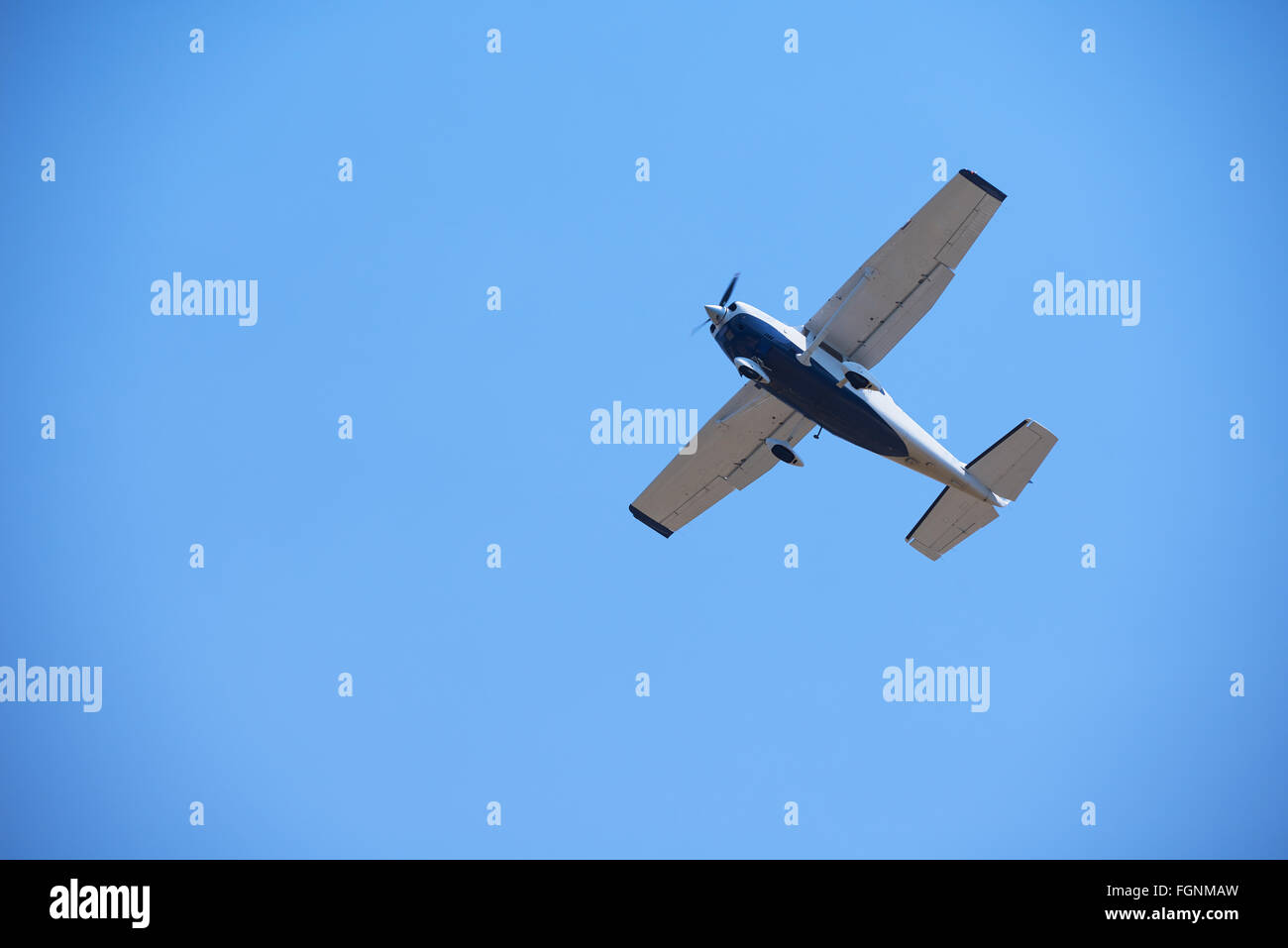 Single engine airplane aerial view hi-res stock photography and images ...