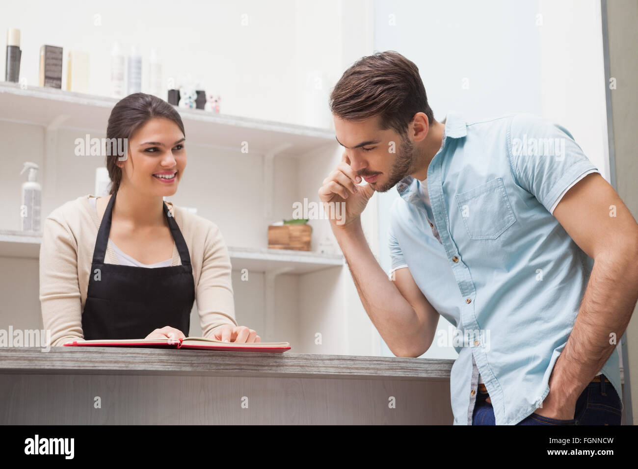 Talking woman hairdresser hi-res stock photography and images - Alamy