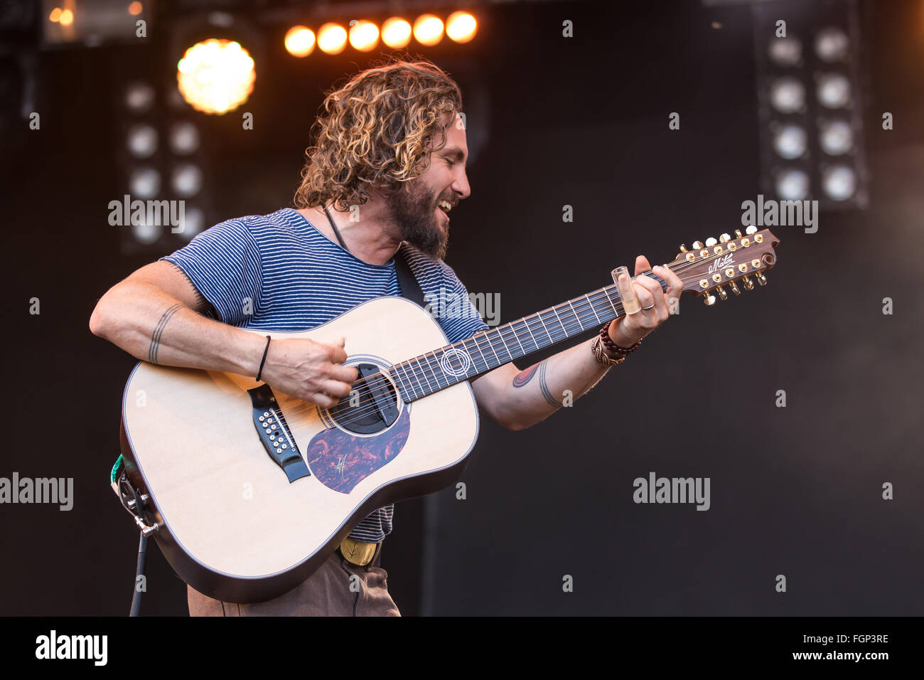 John butler with his guitar hi-res stock photography and images - Alamy
