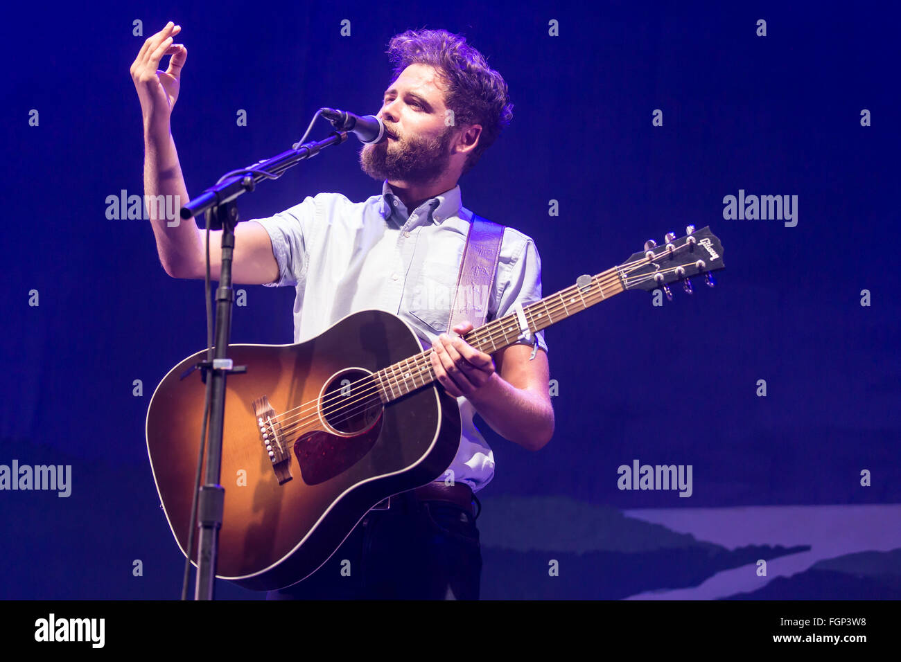 Passenger singer mike rosenberg hi-res stock photography and images - Alamy