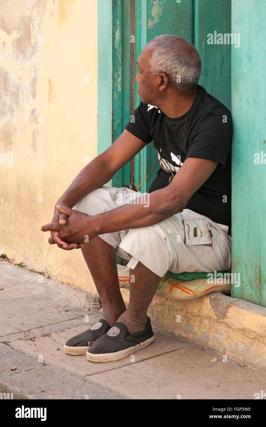 Cuban man sitting on doorstep havana hi-res stock photography and ...