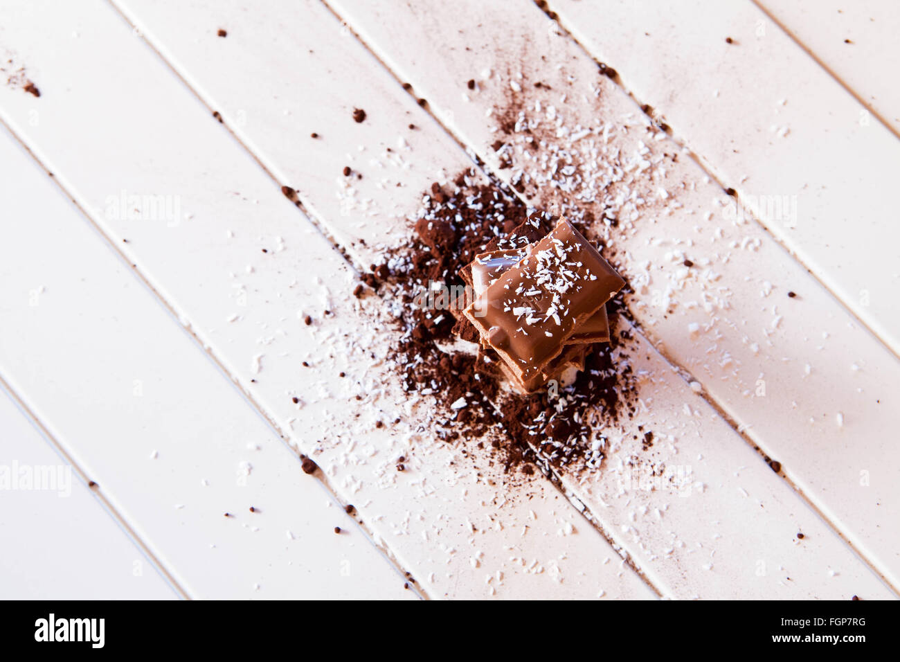 Cocoa powder and chocolate square on white wood Stock Photo - Alamy