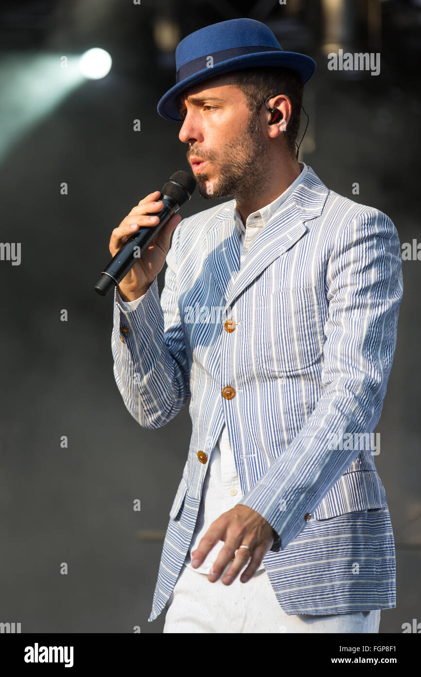 Charlie winston hi-res stock photography and images - Alamy