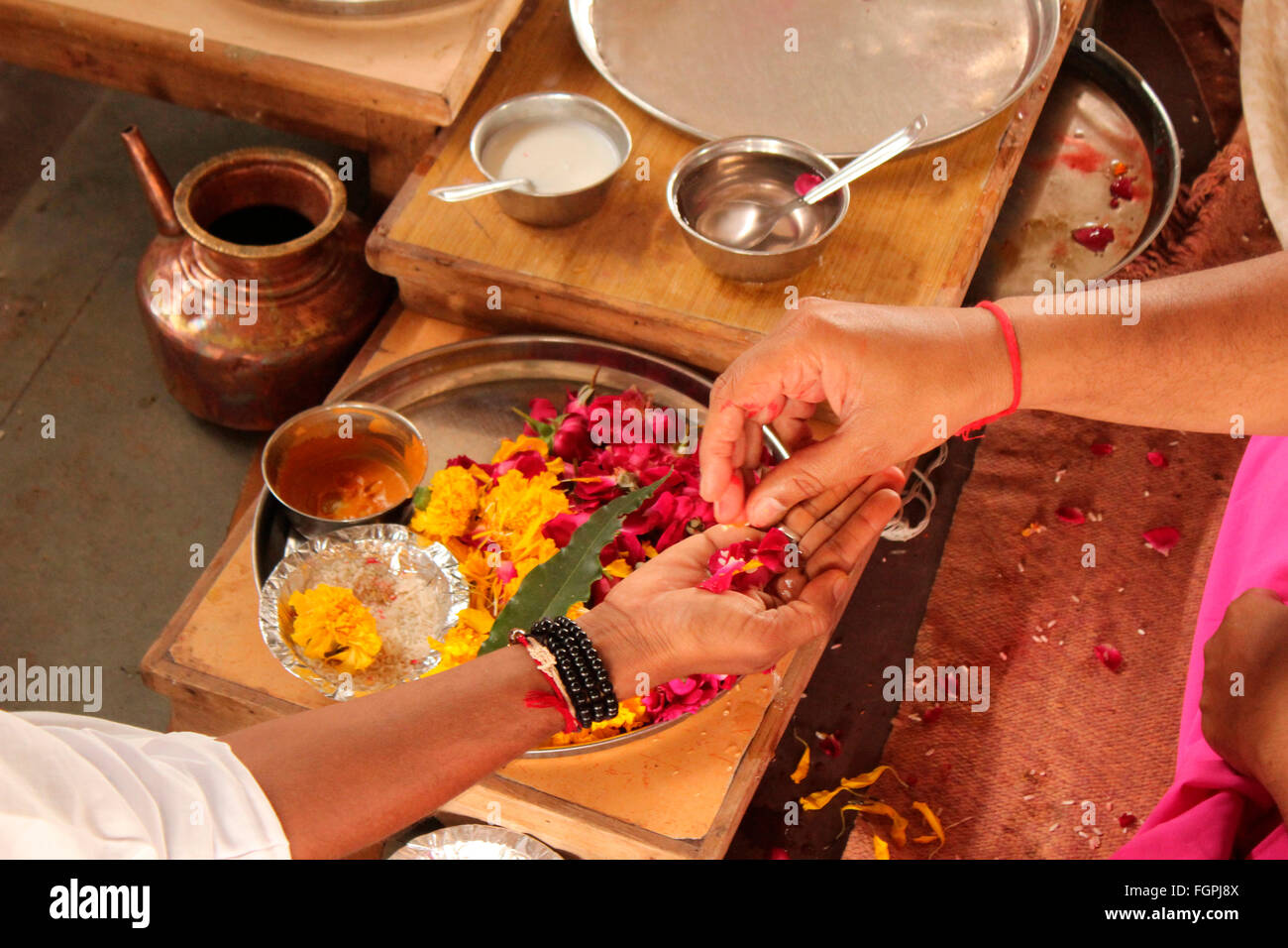 Indian ceremony bride praying hand hi-res stock photography and images ...