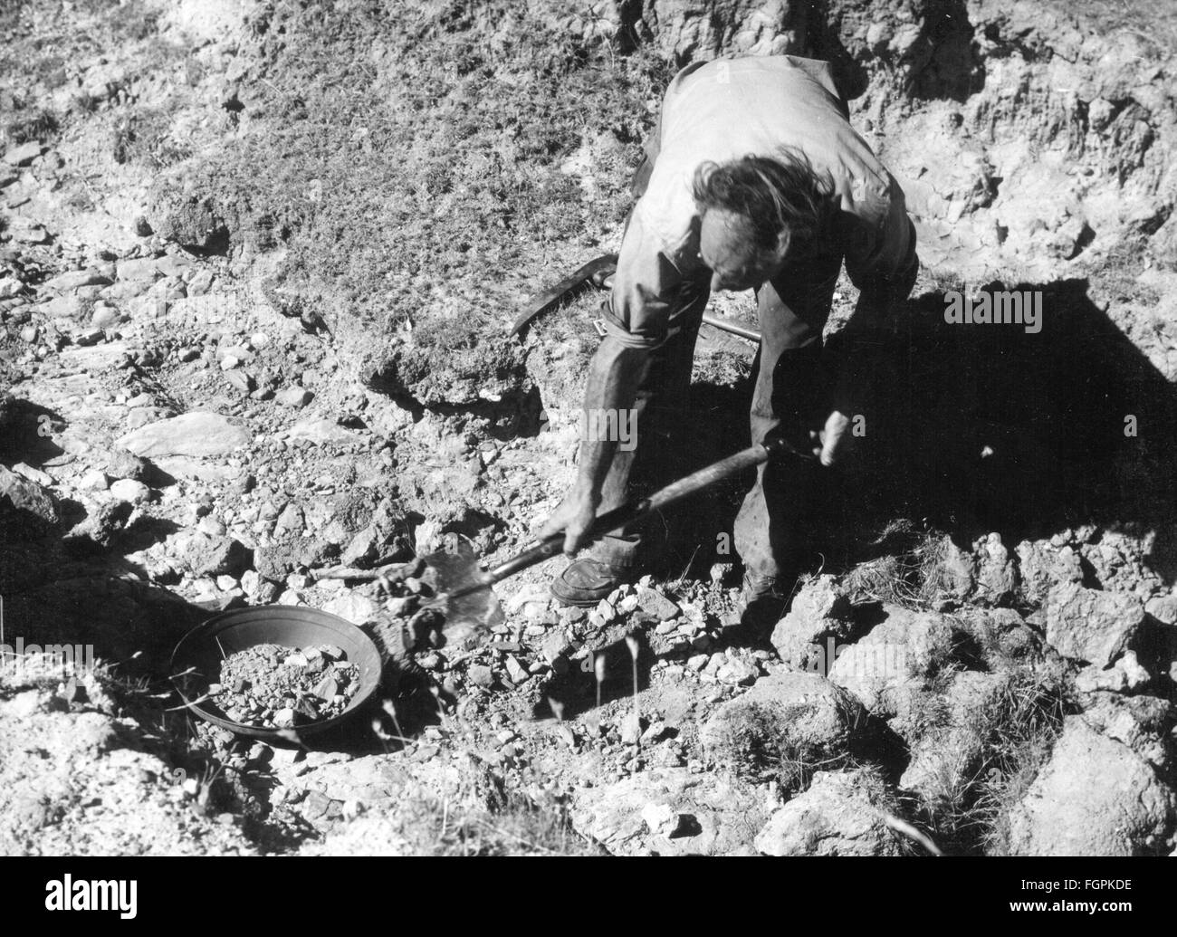 metal, gold, gold digger with shovel and batea, Bendigo, 1950s ...