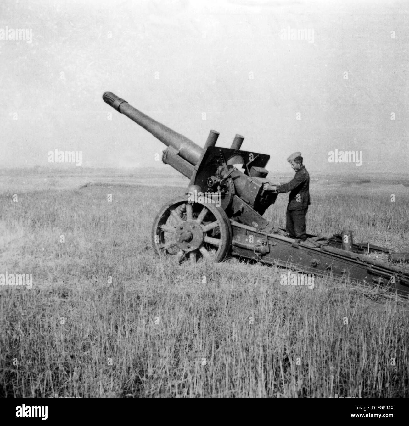 Howitzer gun hi-res stock photography and images - Alamy