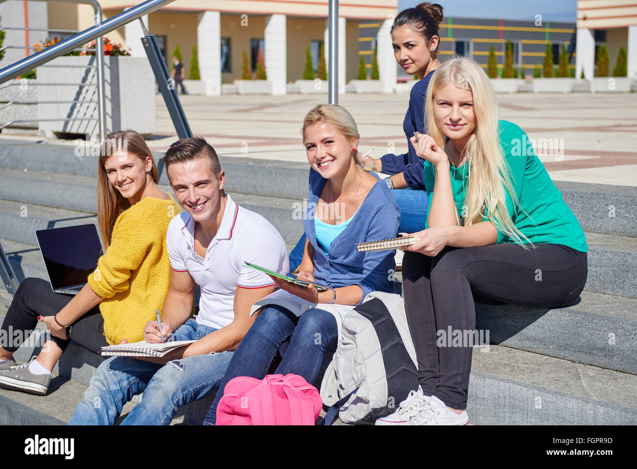 students outside sitting on steps Stock Photo - Alamy