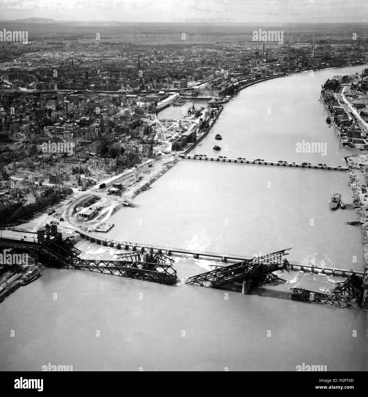 Aerial view 1945 hi-res stock photography and images - Alamy