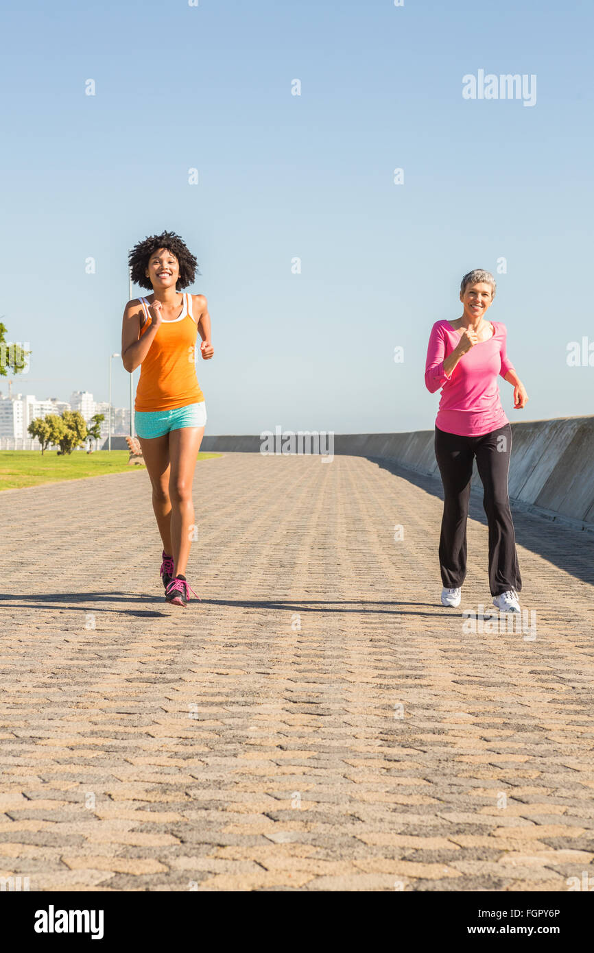 Two pretty sporty women working hi-res stock photography and images - Alamy