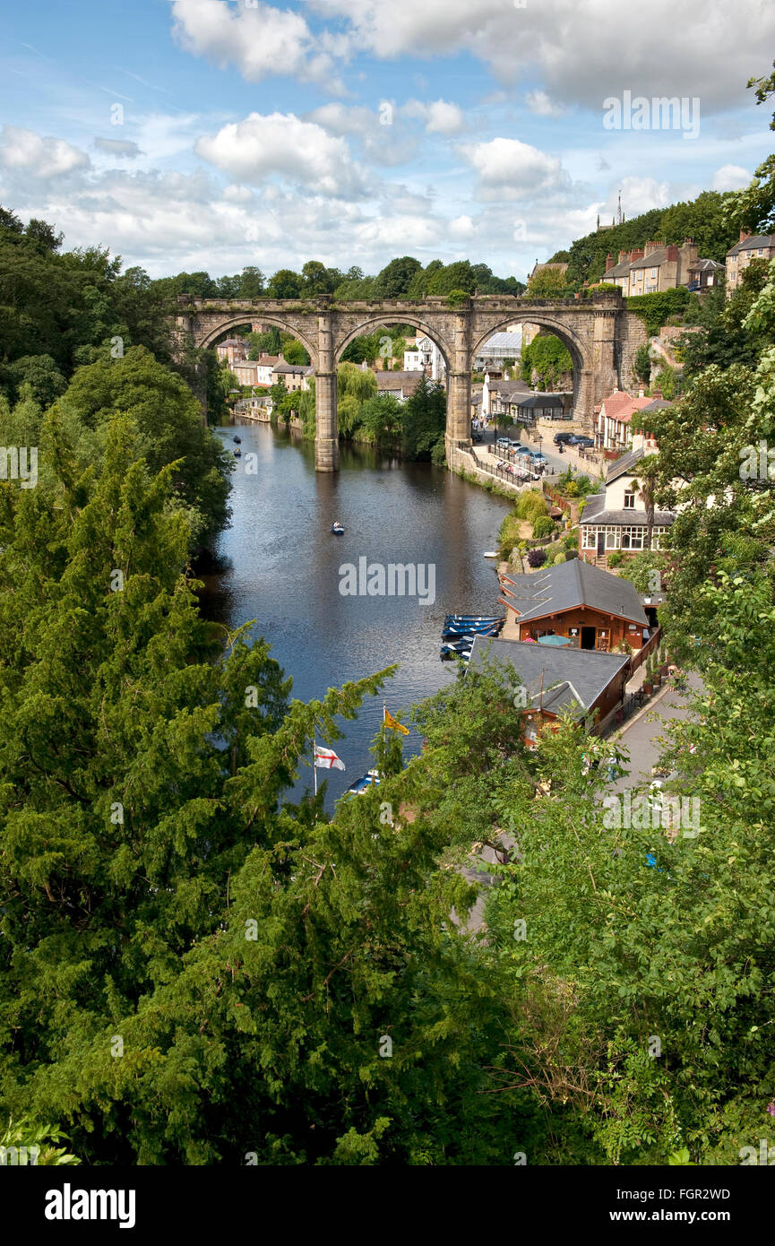 View along valley to the Knaresborough Bridge railway viaduct over the ...