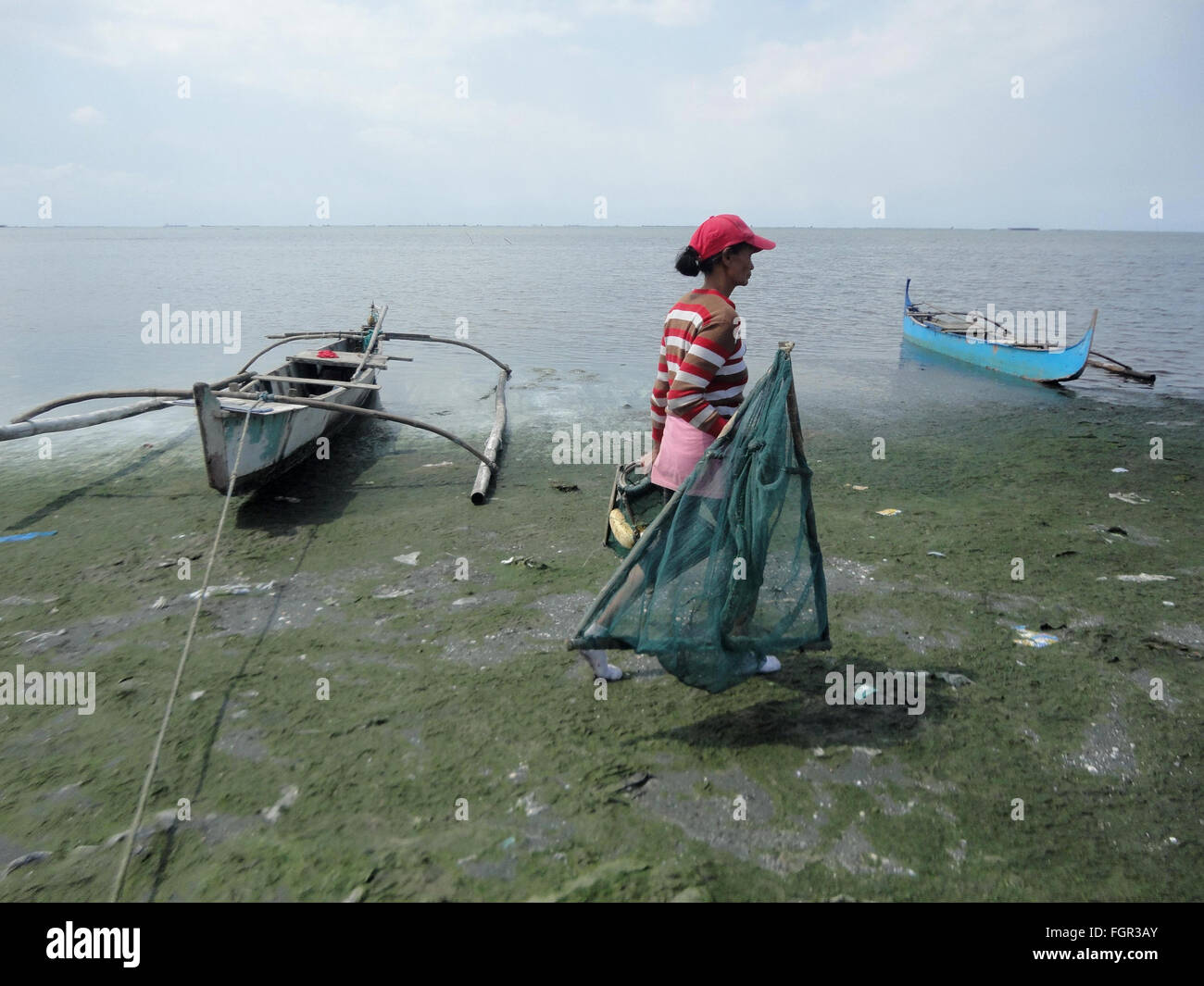 Fishing manila bay hi-res stock photography and images - Alamy