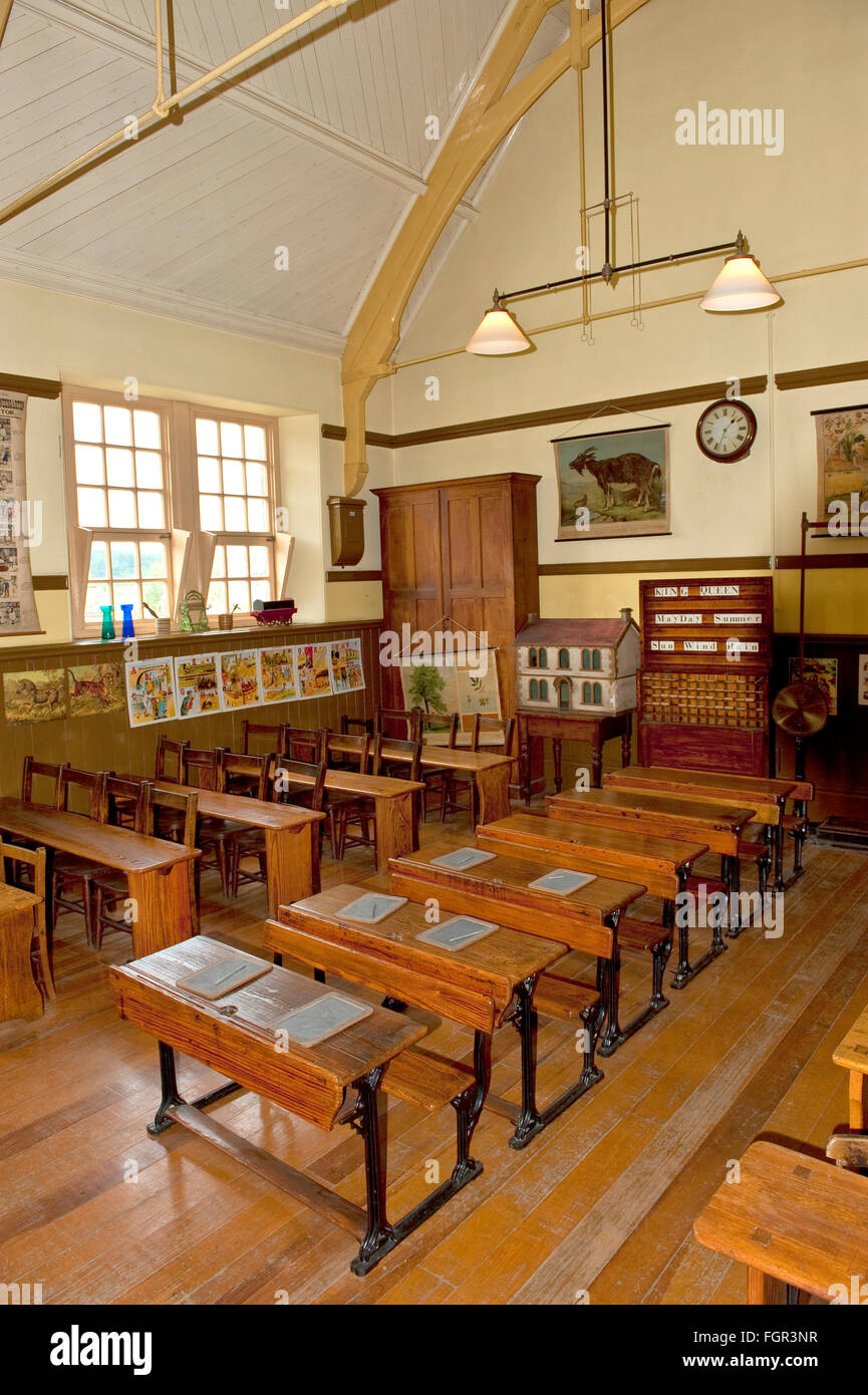 Victorian class uk hi-res stock photography and images - Alamy