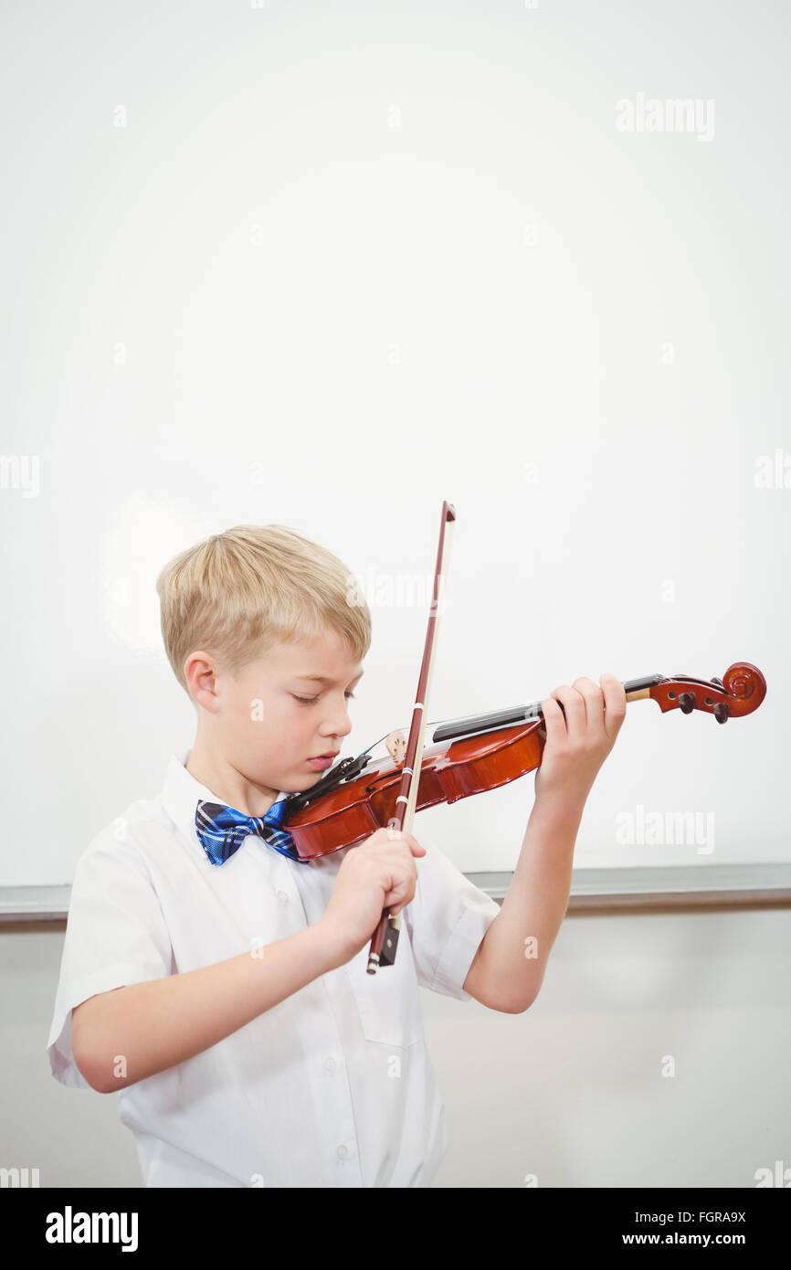 Concentrating Student playing a violin Stock Photo - Alamy