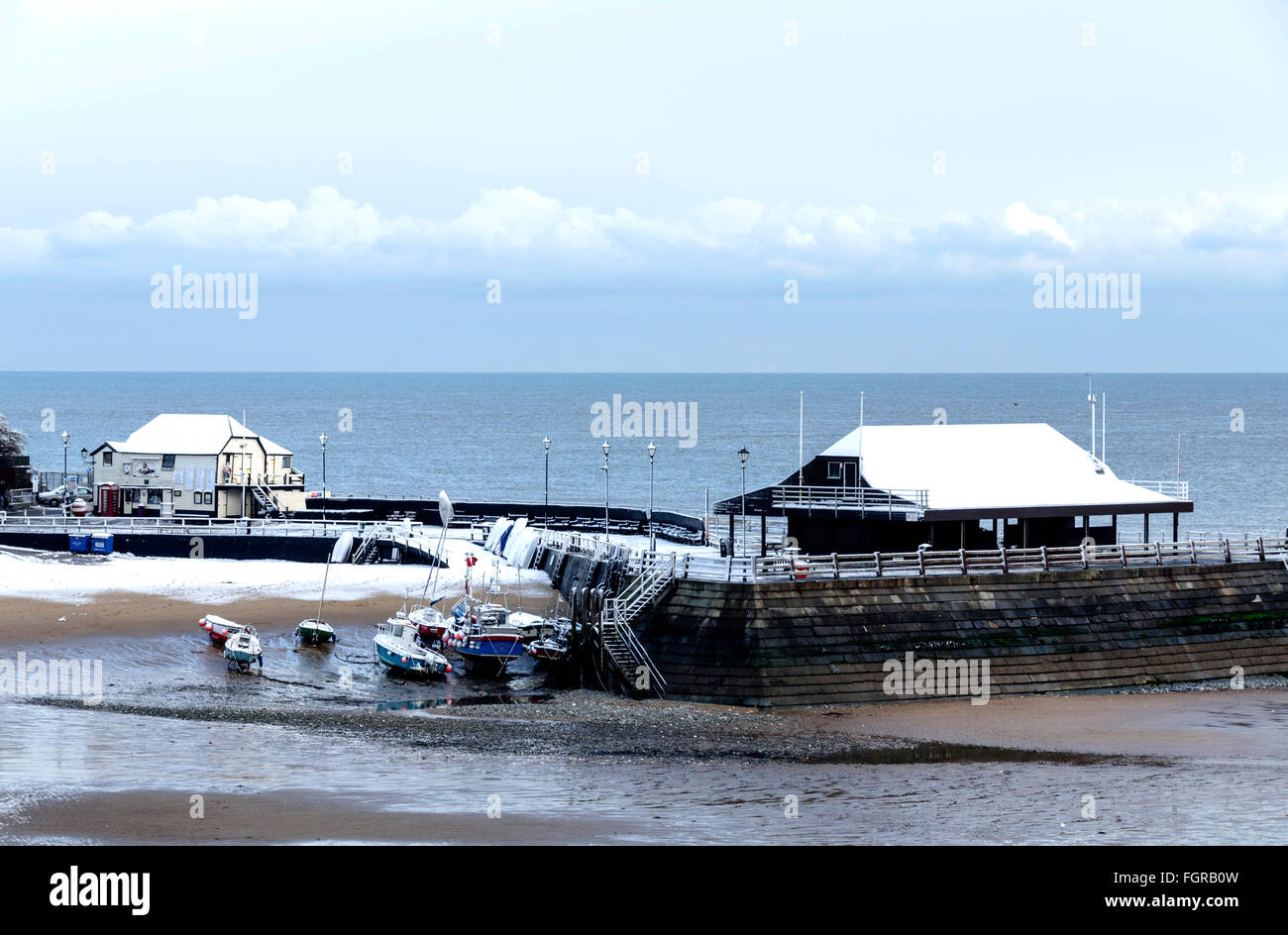 Broadstairs pier and harbour hi-res stock photography and images - Alamy