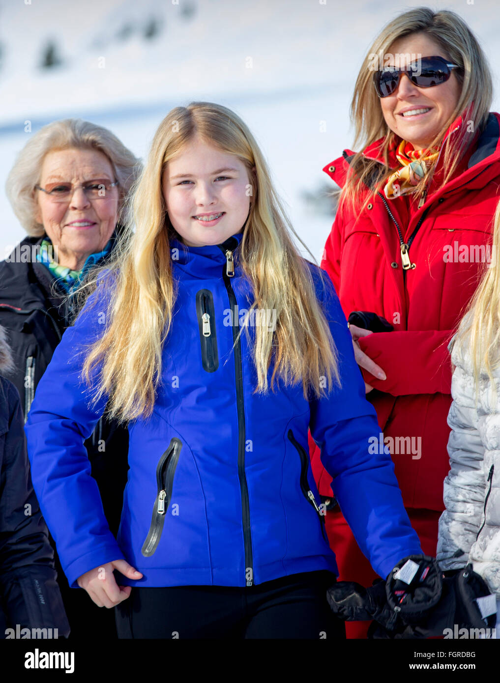 Lech, Austria. 22nd February, 2016. Dutch Queen Maxima (R), Princess ...