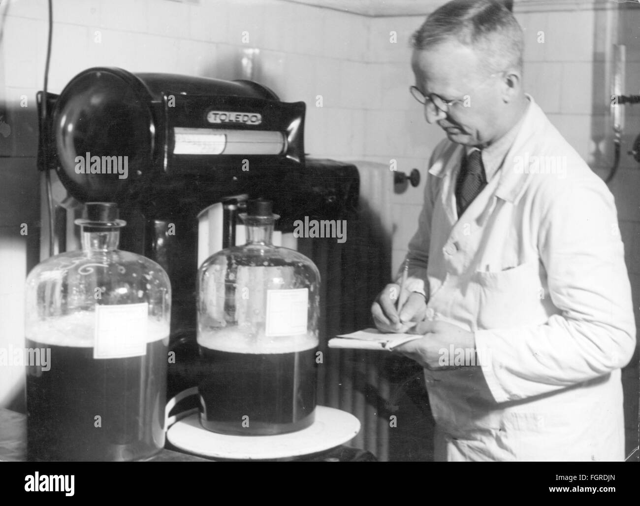 medicine, laboratory, laboratory assistant ascertaining the amount of ...