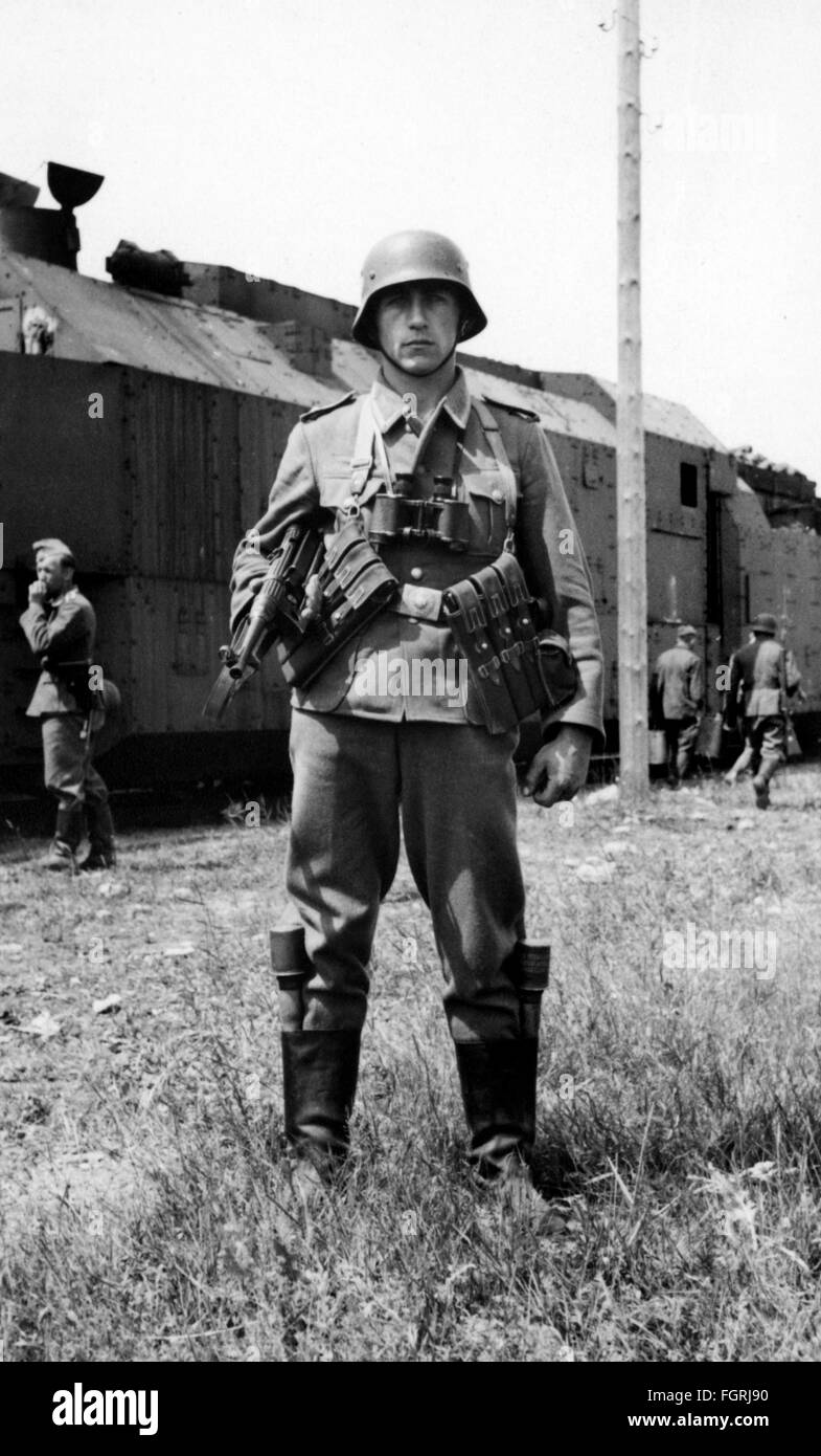 Second World War / WWII, fully armed German soldier, crew of a amored ...