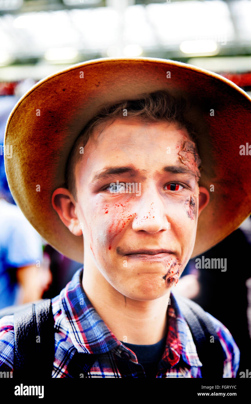 Walking dead zombie scary undead dead man after brains horror horrific ...