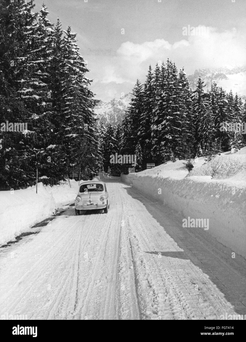 Car on winter landscape Black and White Stock Photos & Images - Alamy