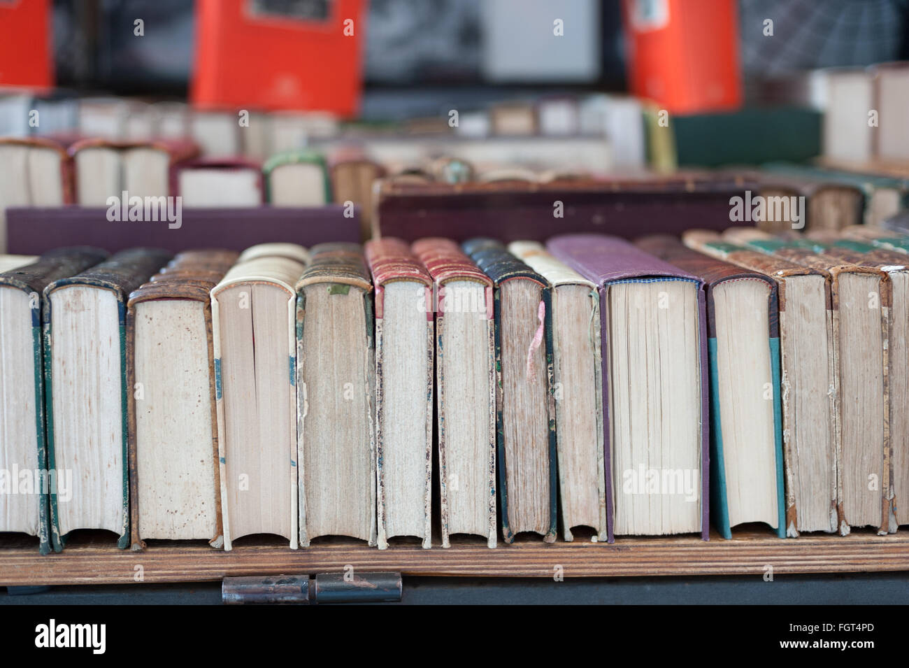 Second hand bookstore hi-res stock photography and images - Alamy