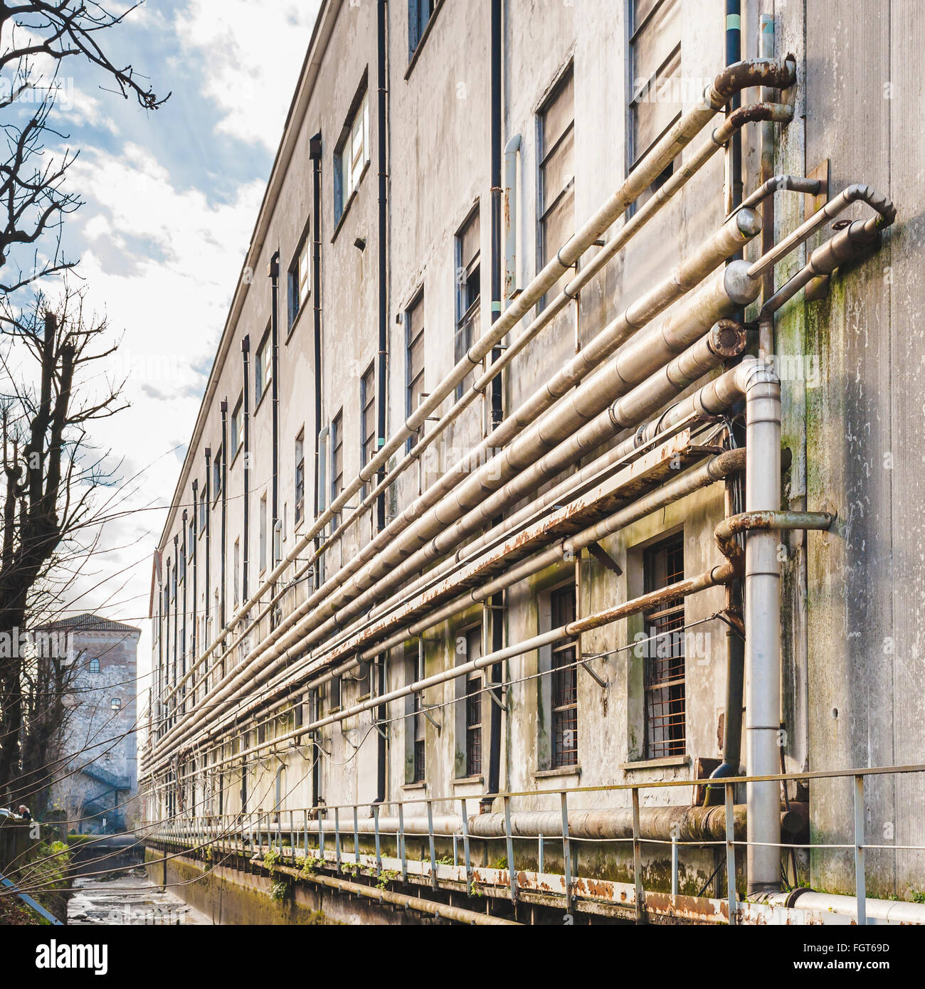 Pipes on outside wall building hi-res stock photography and images - Alamy