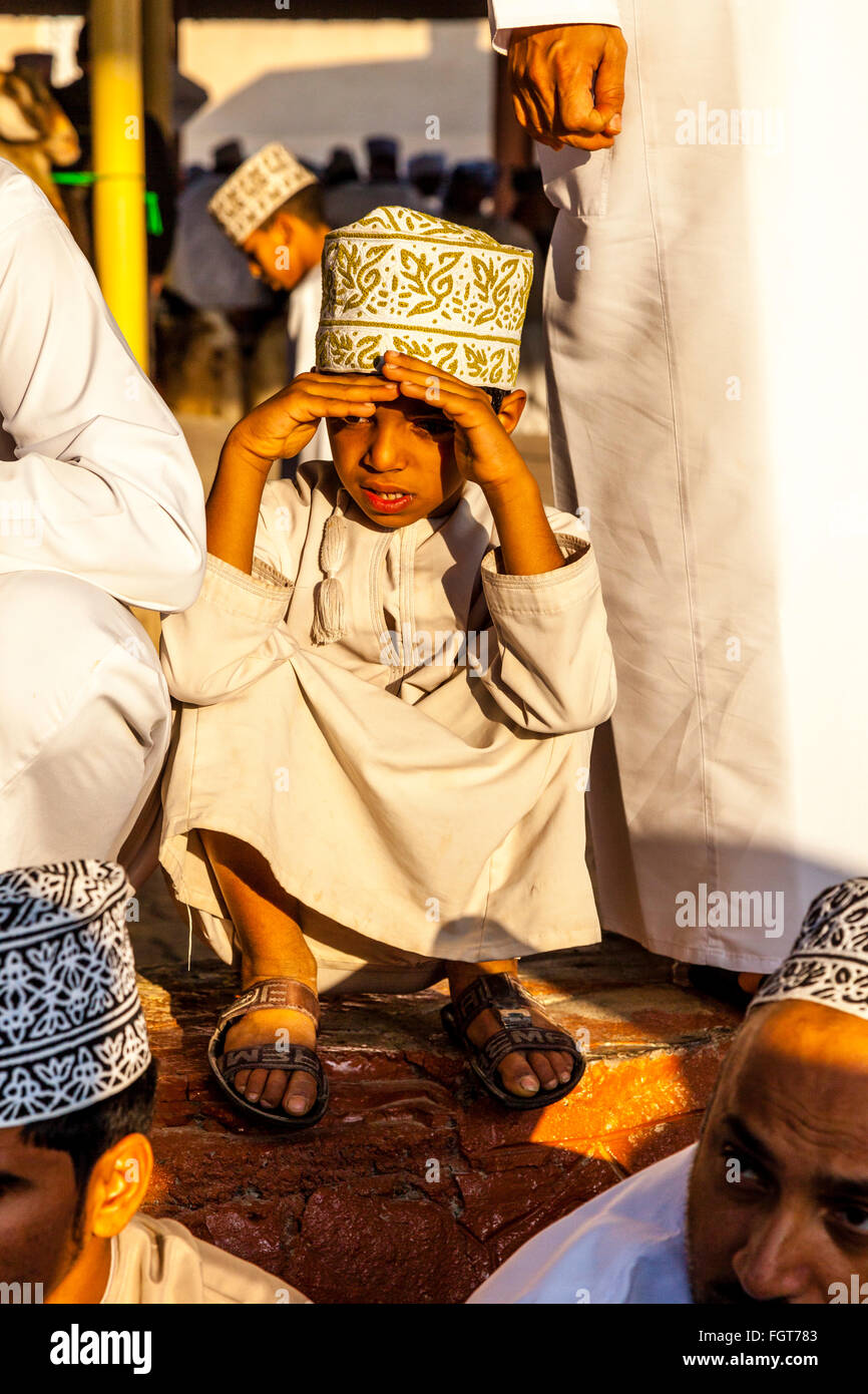 Children in traditional dress omani hi-res stock photography and images ...