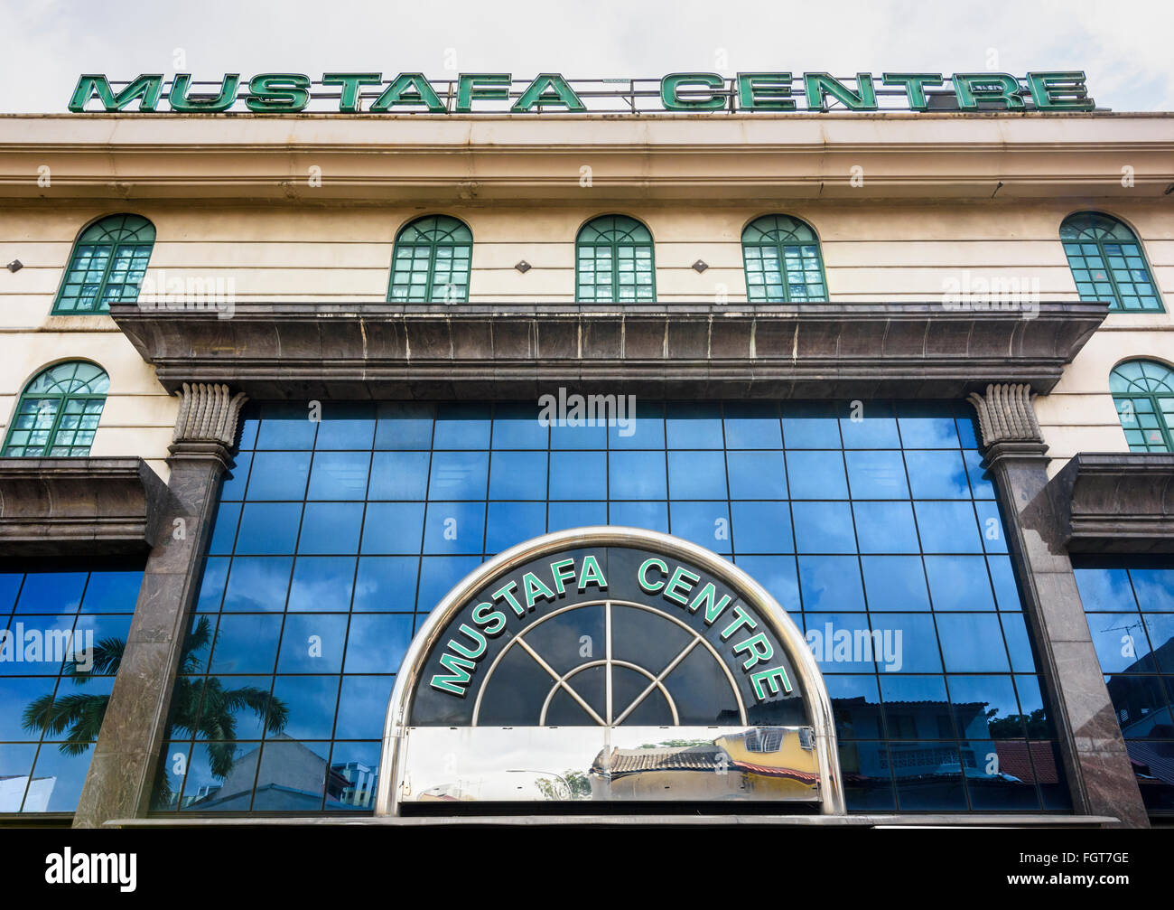Mustafa Center Singapore High Resolution Stock Photography and Images ...
