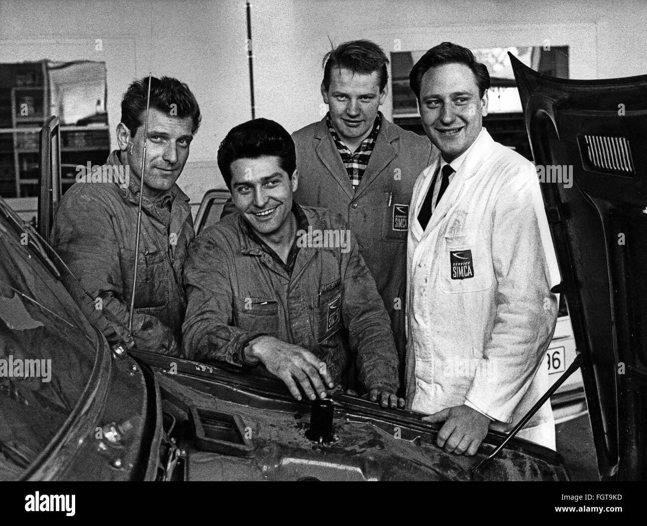 Car repair 1960s hi-res stock photography and images - Alamy