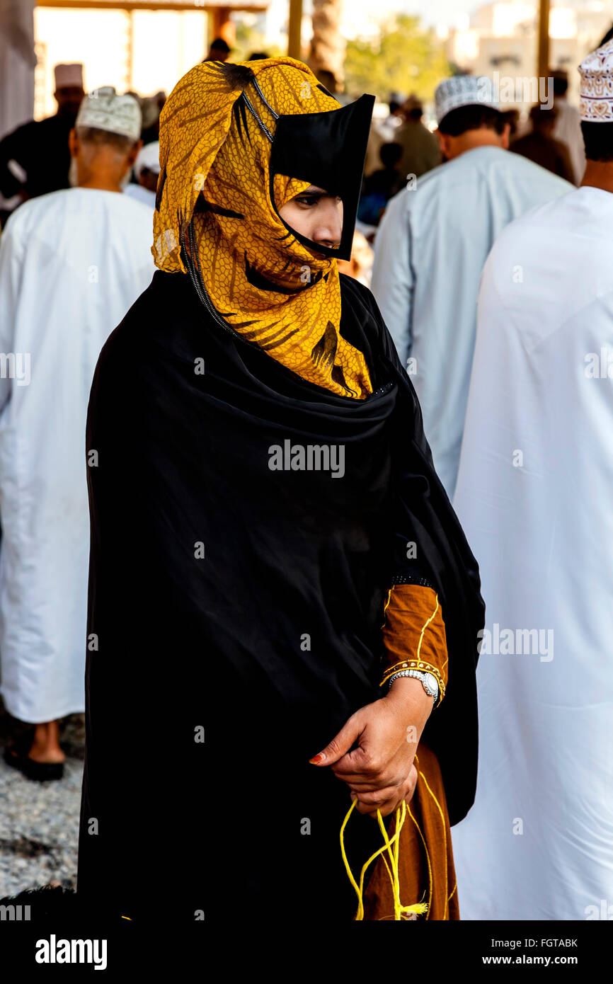 Omani woman in traditional costume hi-res stock photography and images ...
