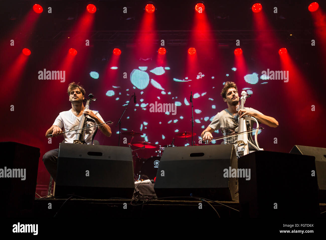 2cellos performance hi-res stock photography and images - Alamy