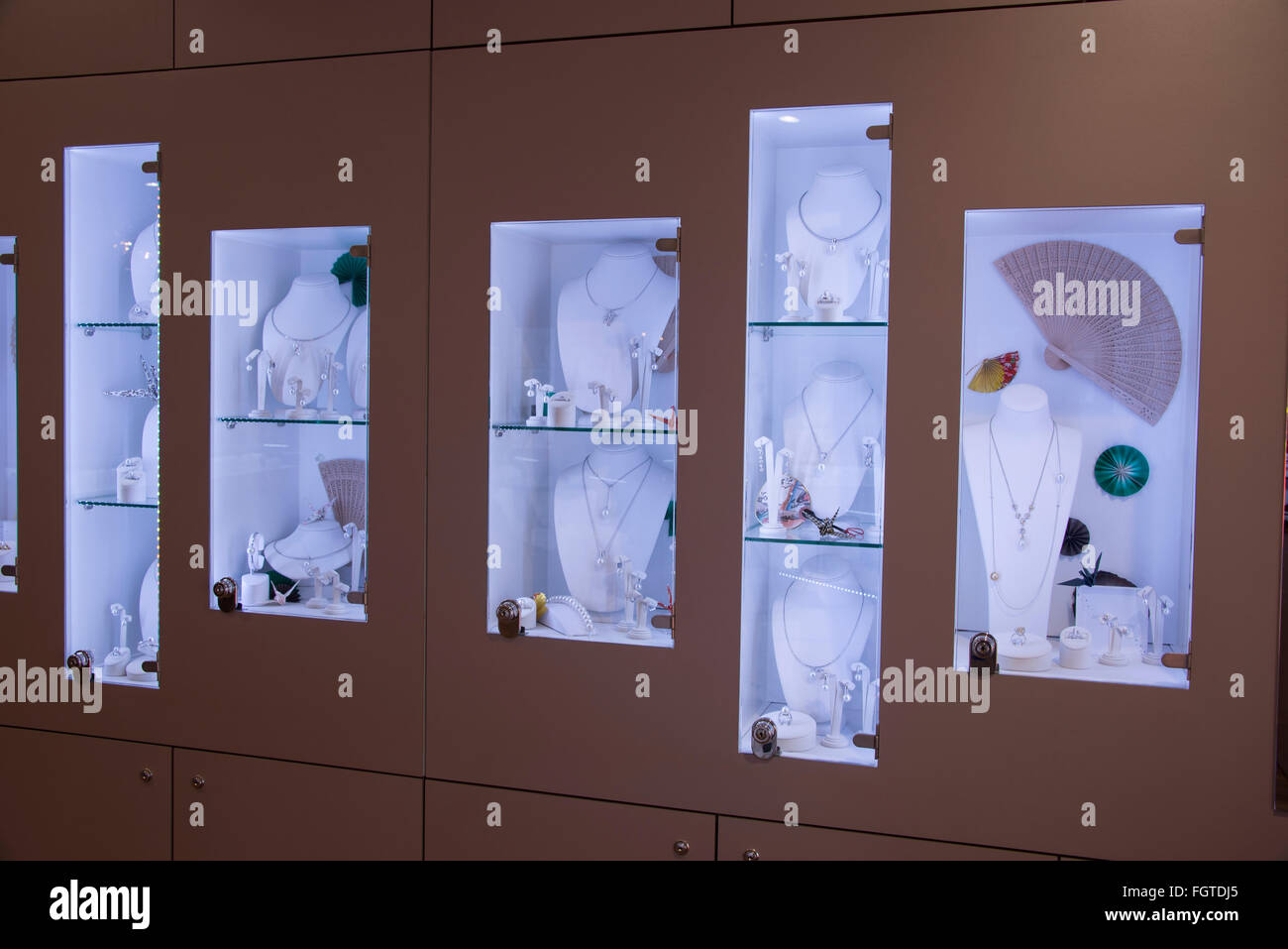 Australian pearls hi-res stock photography and images - Alamy