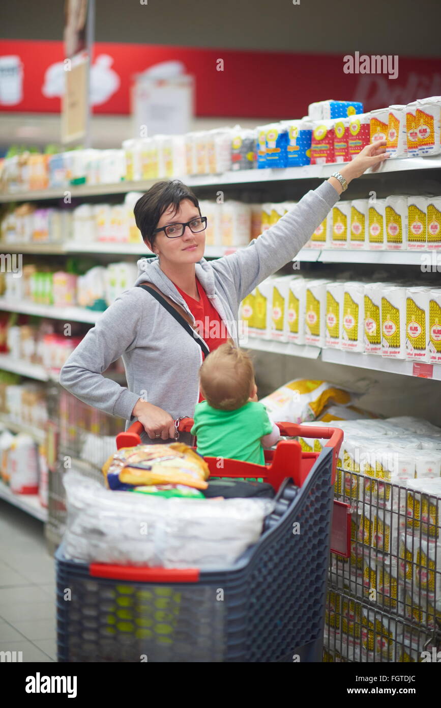 Happy mum supermarket trolley hi-res stock photography and images - Alamy