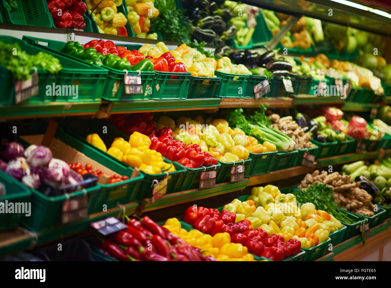 Supermarket vegetables hi-res stock photography and images - Alamy