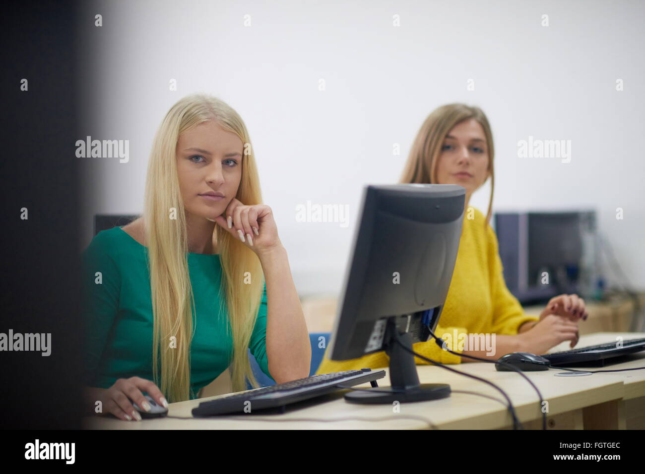 students group in computer lab classroom Stock Photo - Alamy