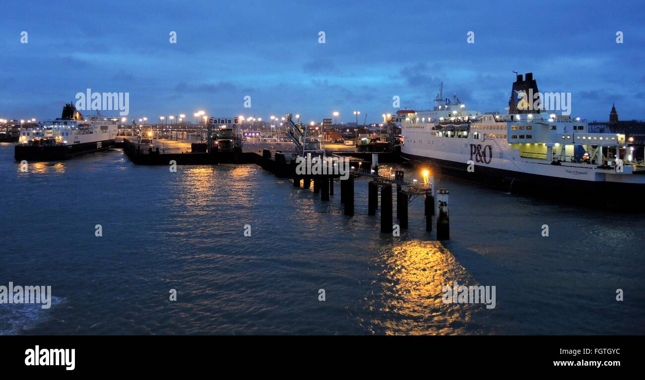 Car ferry loading calais hi-res stock photography and images - Alamy
