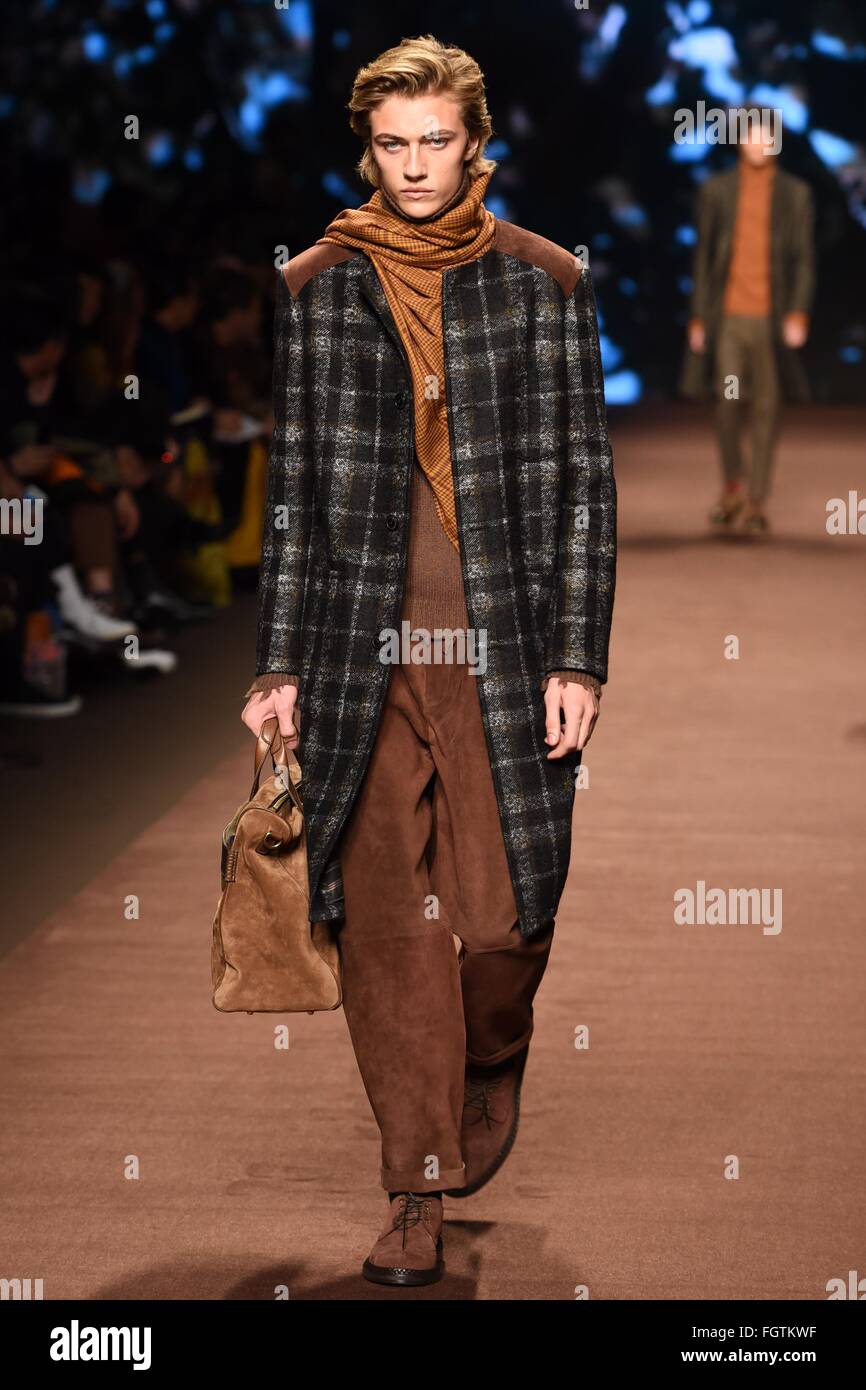 Milan Fashion Week Men's Fall/Winter 2016/17 - Etro - Runway Featuring ...