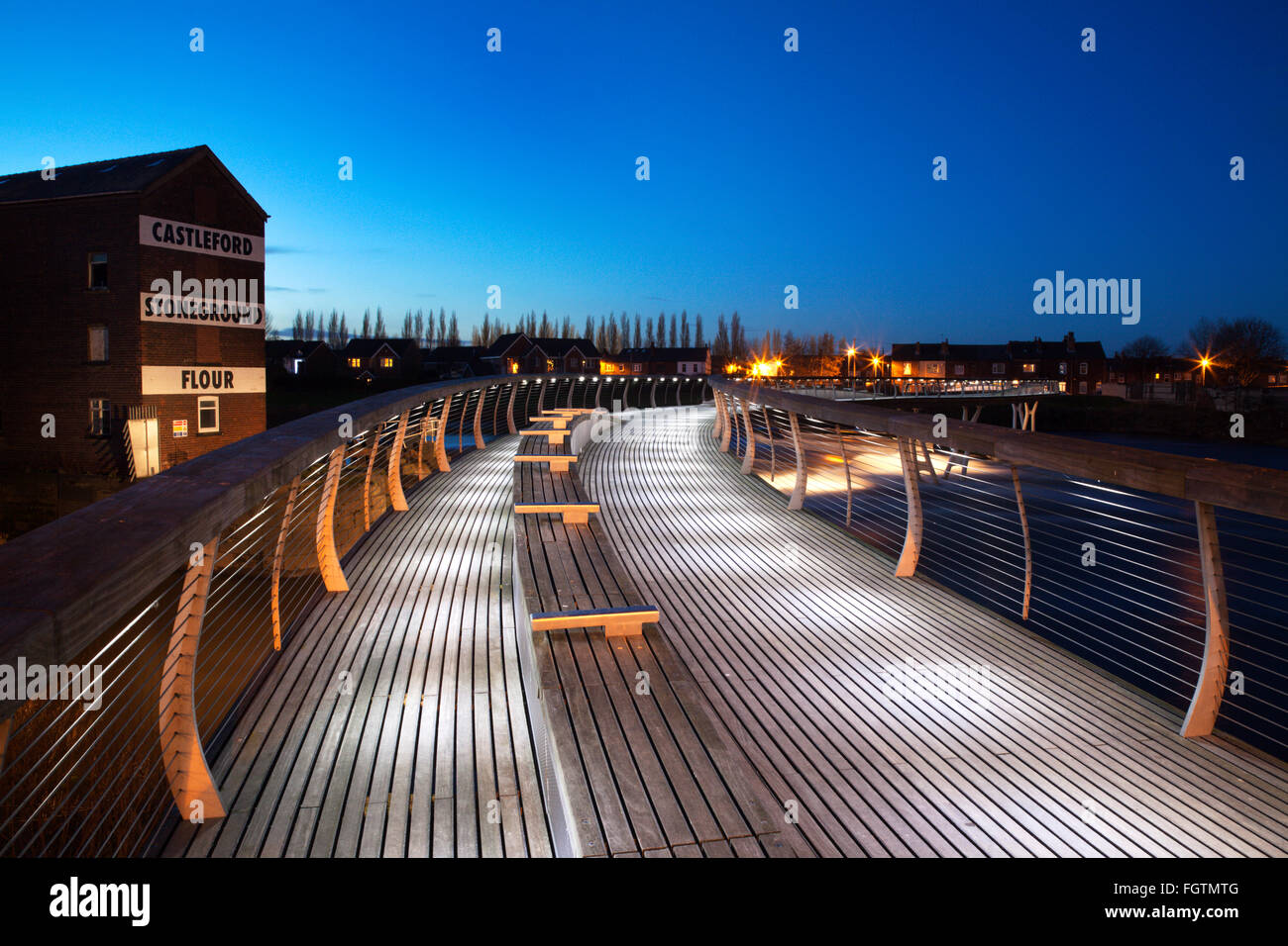 Castleford footbridge over river aire hi-res stock photography and ...